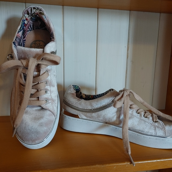 Guess | Shoes | Guess Running Shoes Size 85 | Poshmark